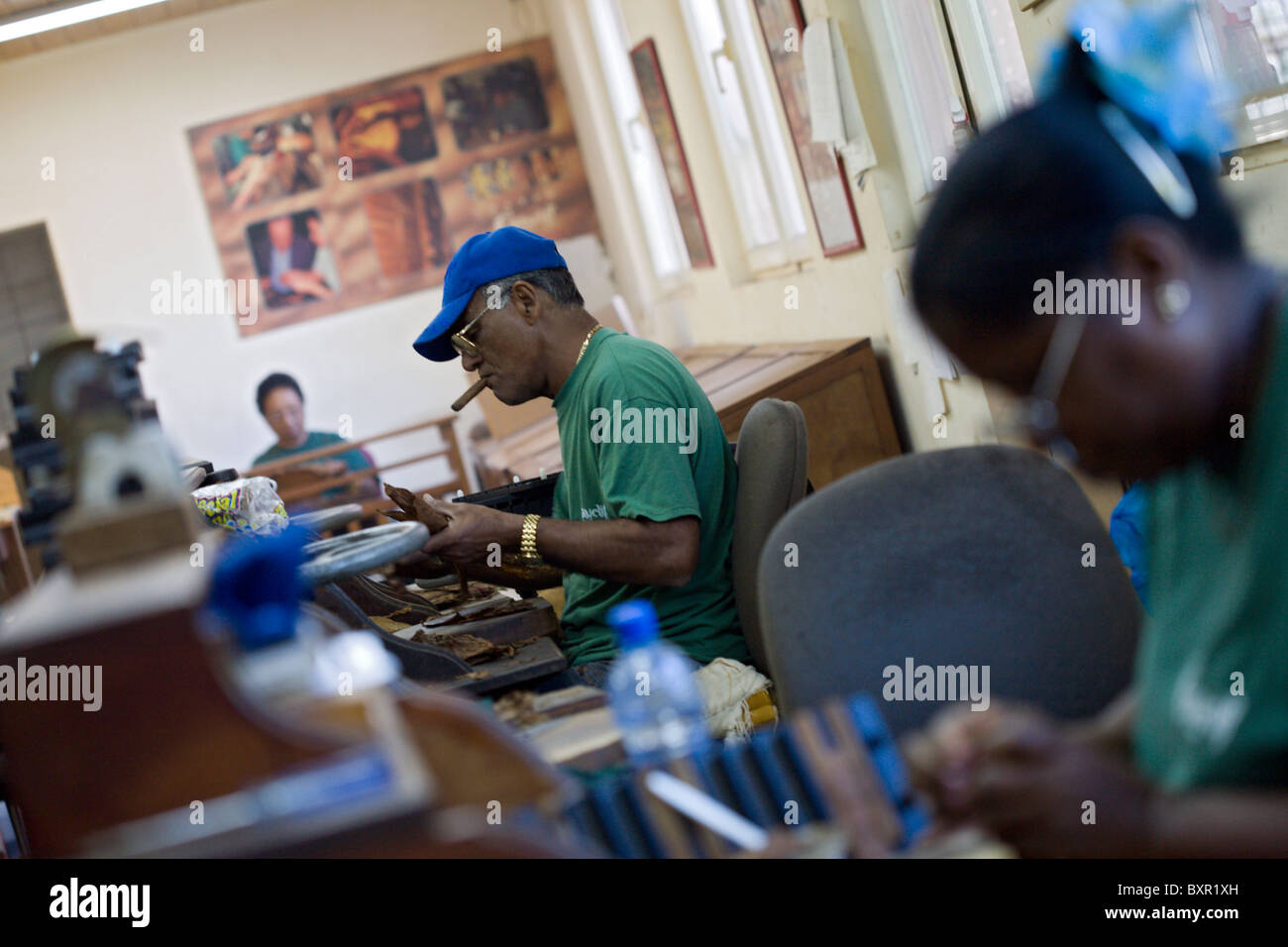 Workers cigar factory hi-res stock photography and images - Alamy