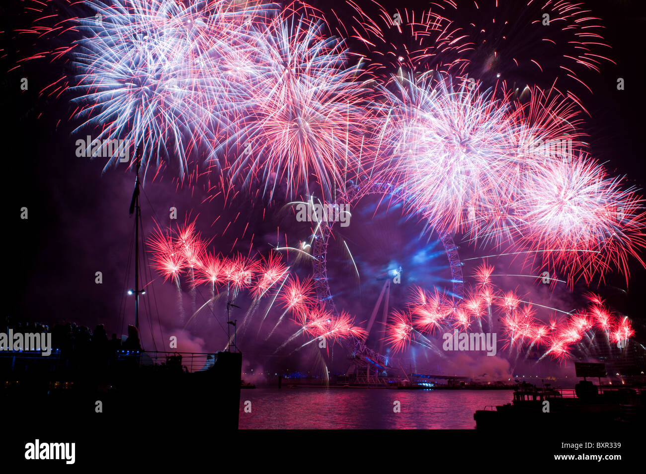 London new year's eve fireworks hi-res stock photography and images - Alamy