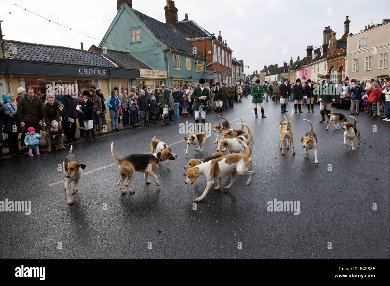 Waveney Harriers Hunt start the traditional Boxing Day Hunt in Bungay ...