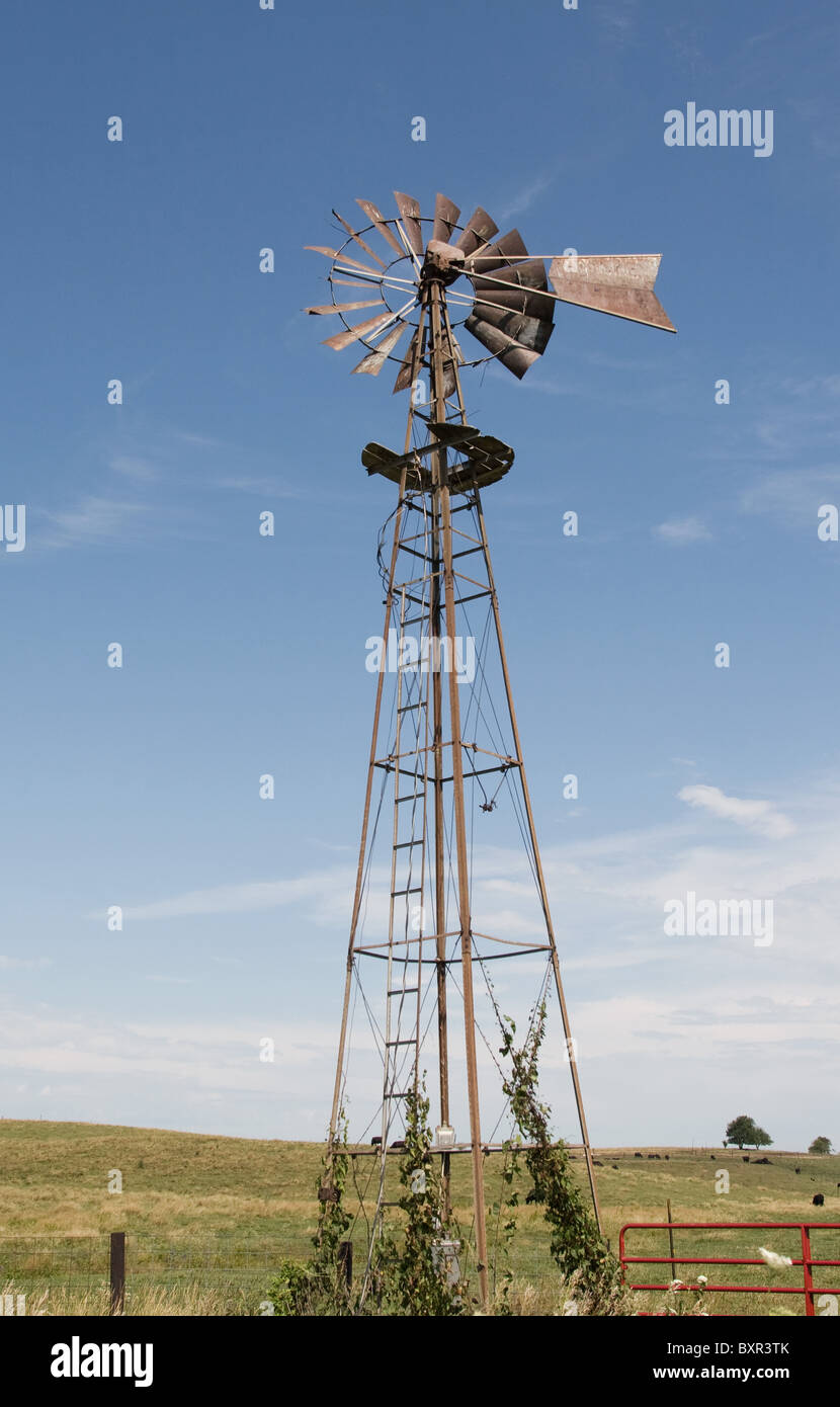 Old wind mill on an Iowa farm Stock Photo - Alamy