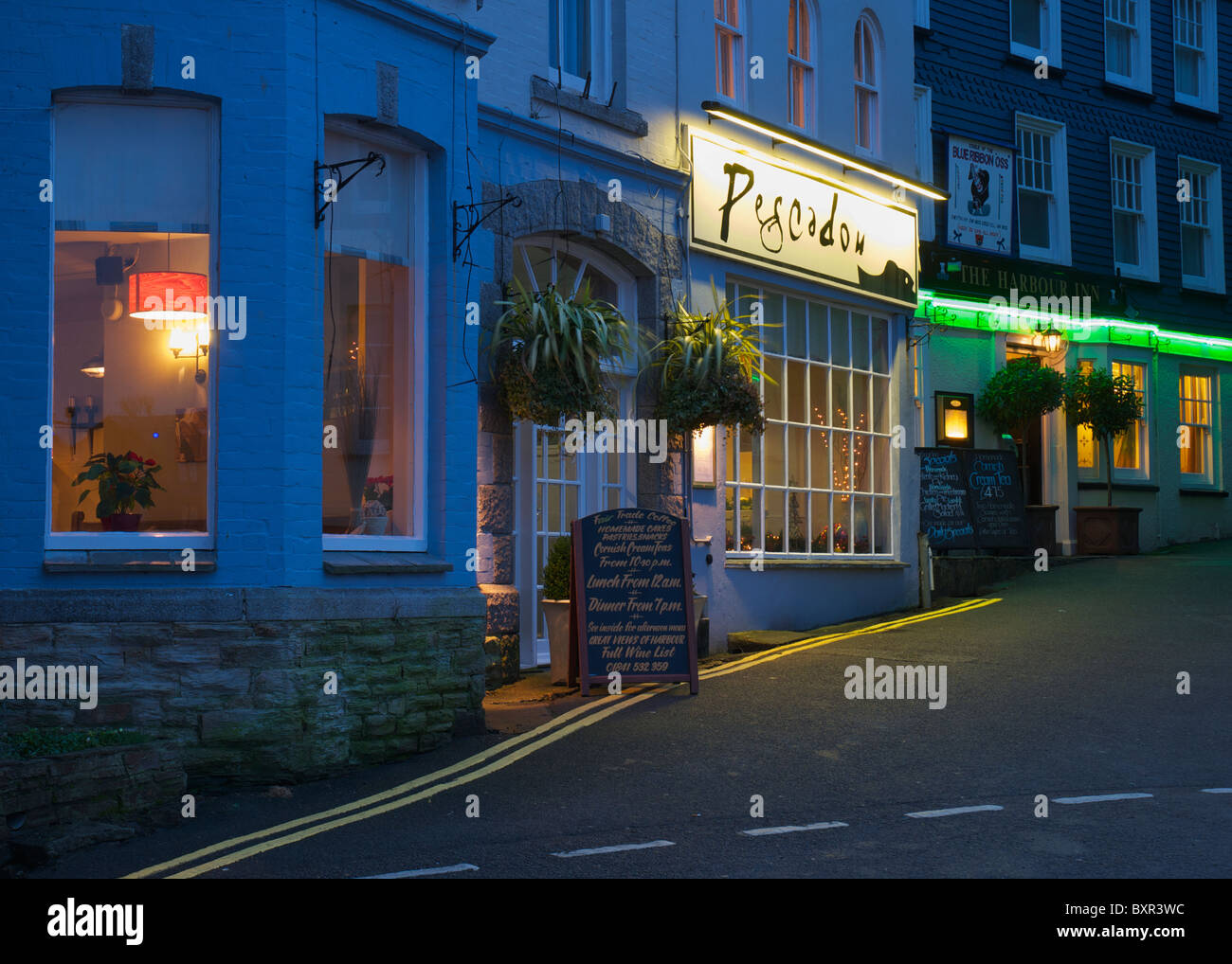 Padstow restaurants at Christmas Stock Photo - Alamy