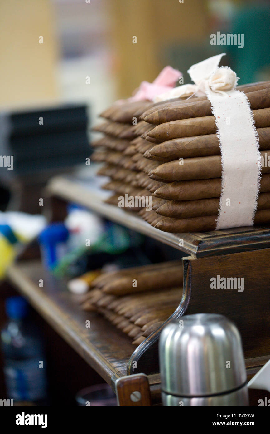 Stack of hand rolled cigars hi-res stock photography and images - Alamy