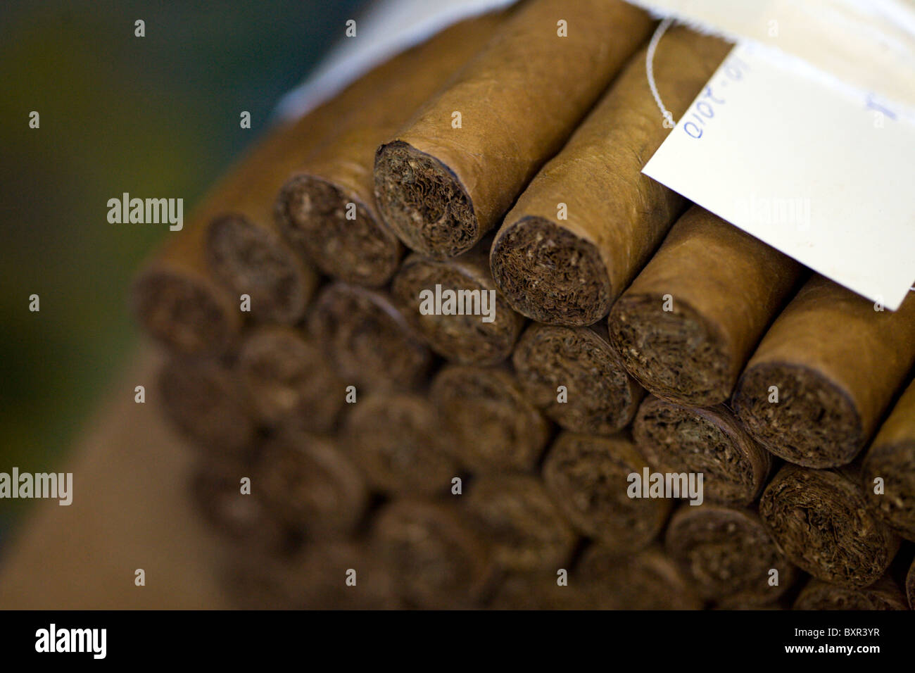 Stack of hand rolled cigars hi-res stock photography and images - Alamy