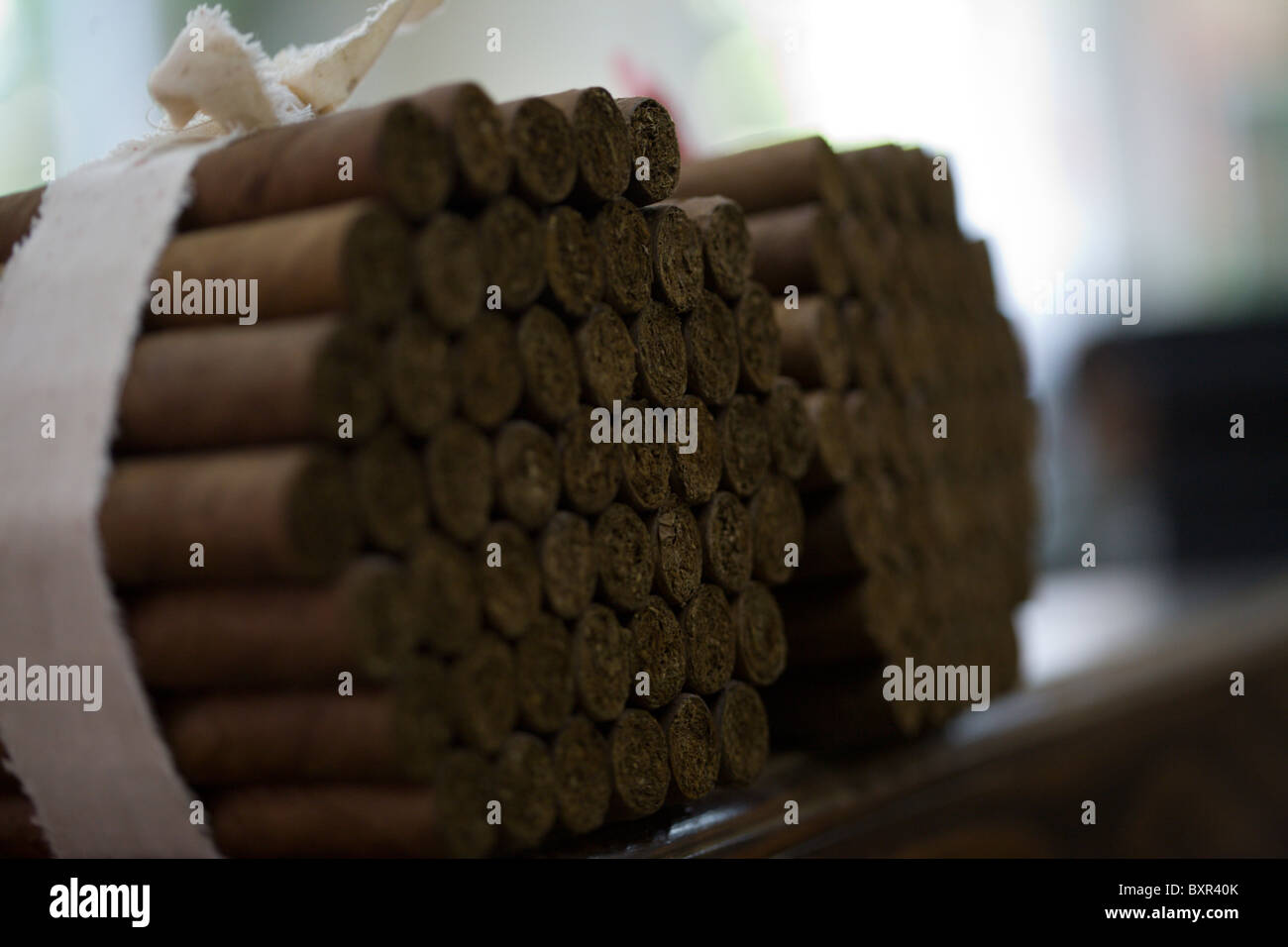 Stack of hand rolled cigars hi-res stock photography and images - Alamy