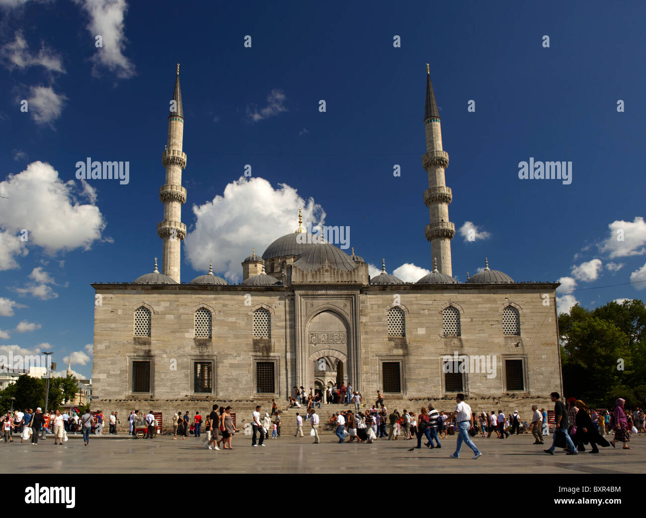 The Yeni Camii Mosque in Istanbul is referred to by locals as the New ...