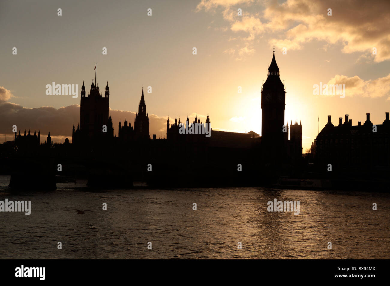 London sun hi-res stock photography and images - Alamy