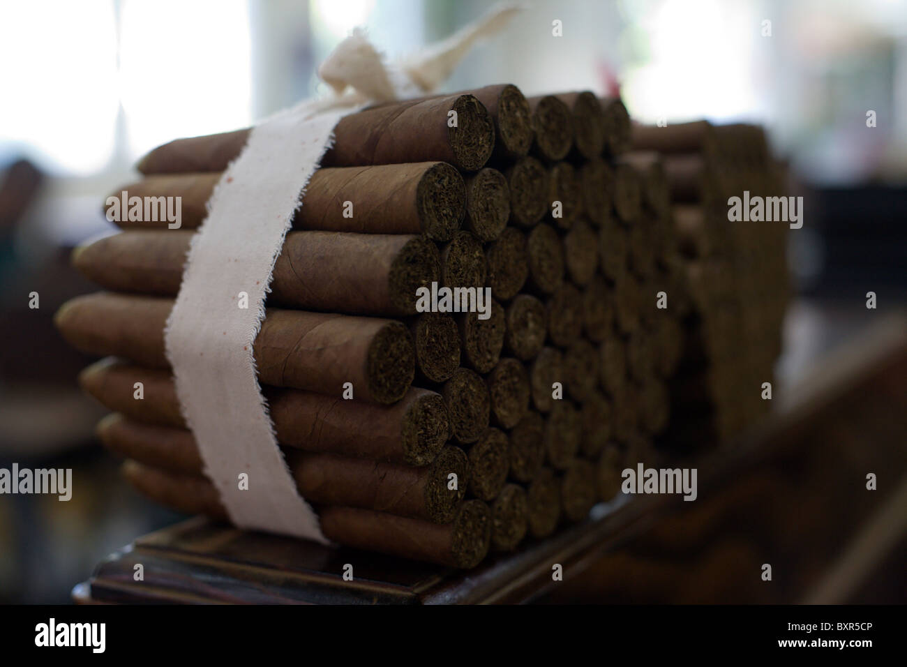 Cigar bundle hi-res stock photography and images - Alamy