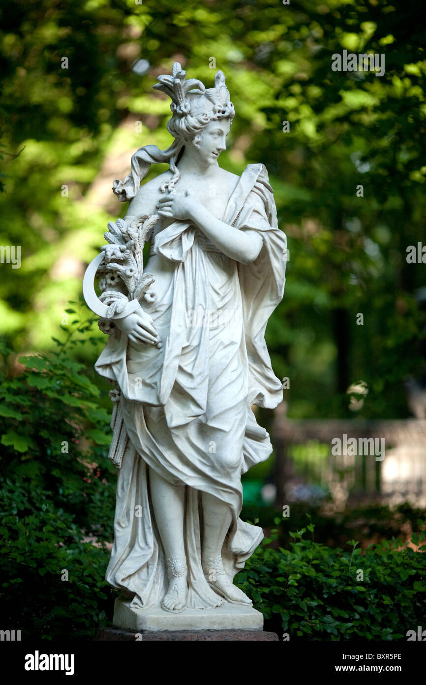 Letniy sad hi-res stock photography and images - Alamy