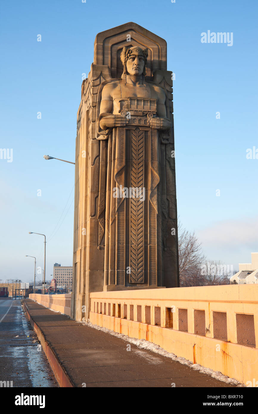 Downtown cleveland statue hi-res stock photography and images - Alamy