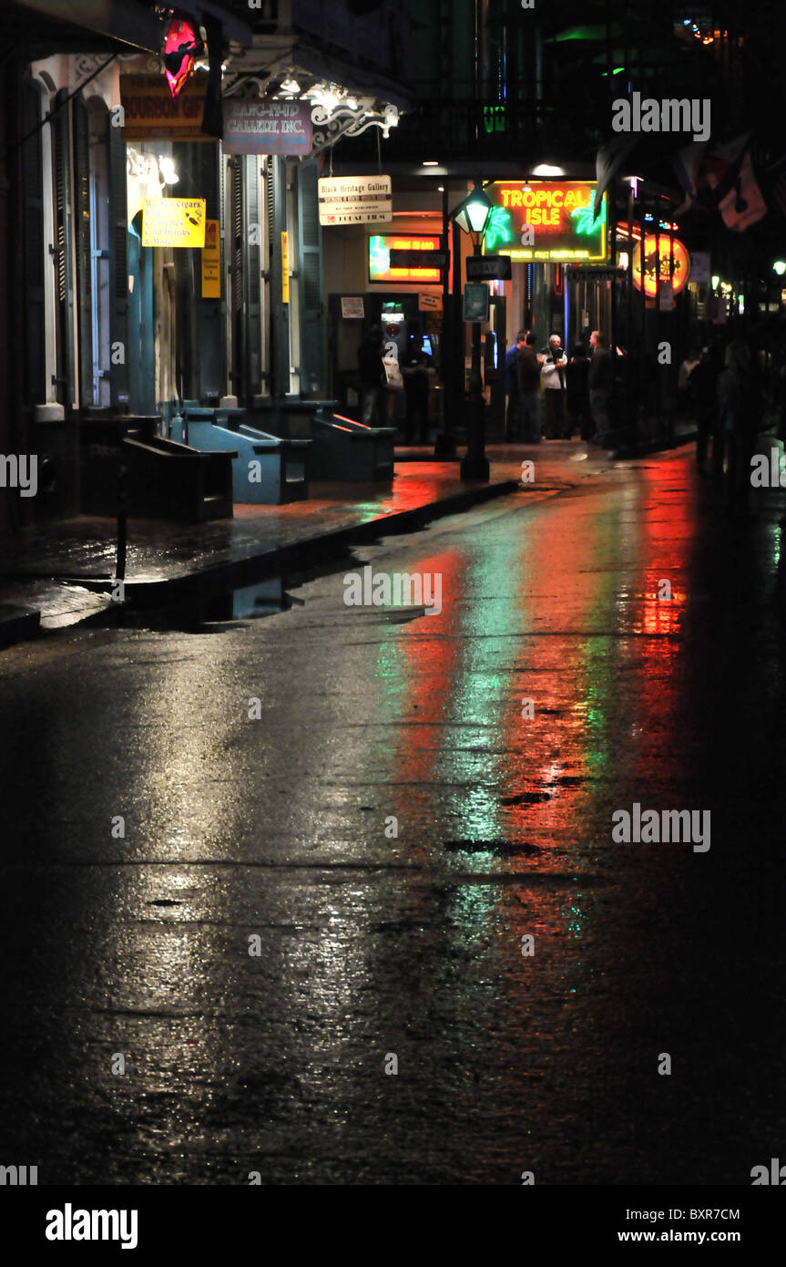 Wet street reflections hi-res stock photography and images - Alamy