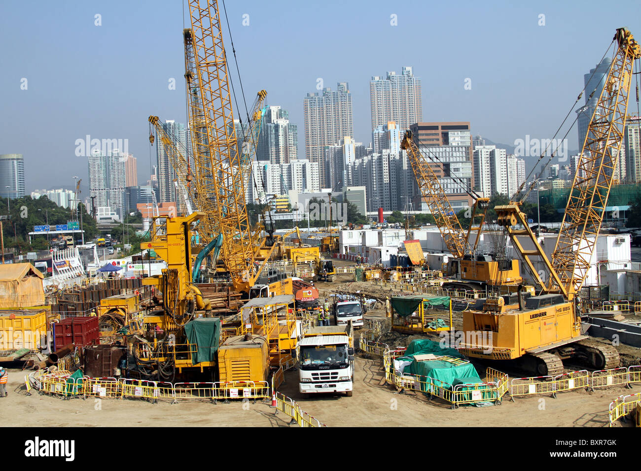 Cranes on a building and construction site in Kowloon in Hong Kong ...