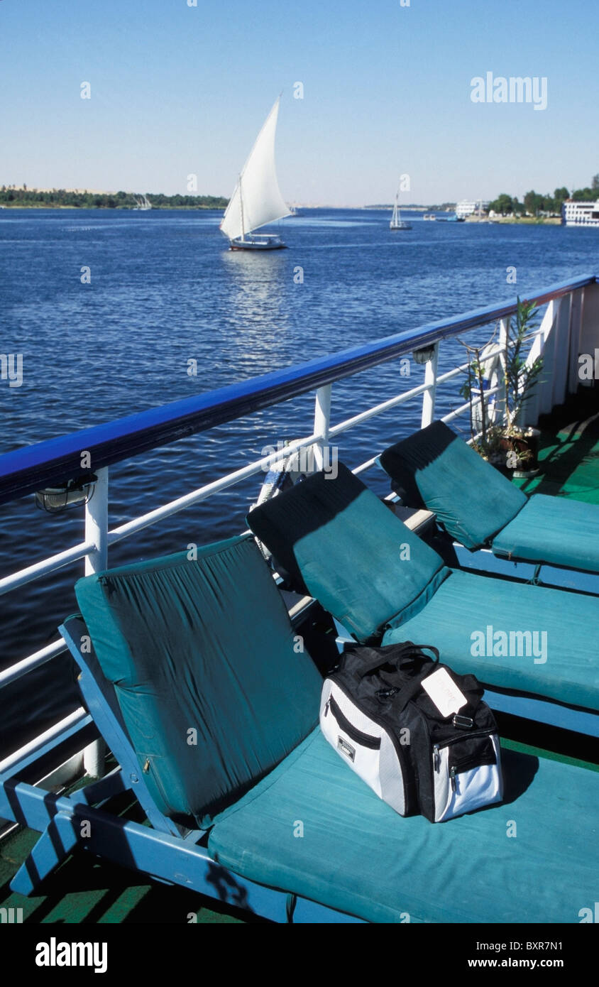 Egyptian cruise ship sailing hi-res stock photography and images - Alamy