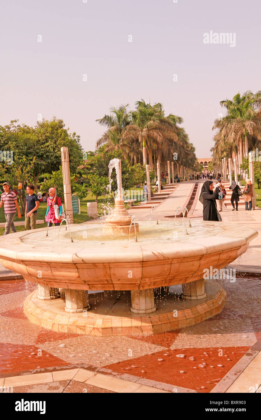 Egypt garden flora water fountain people hi-res stock photography and ...