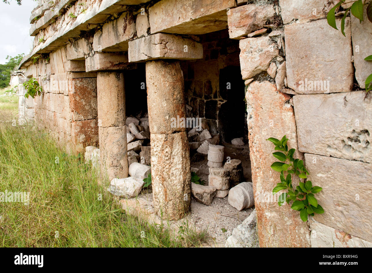 THE PALACE, PUCC MAYAN RUINS OF LABNA, YUCATAN, MEXICO Stock Photo - Alamy