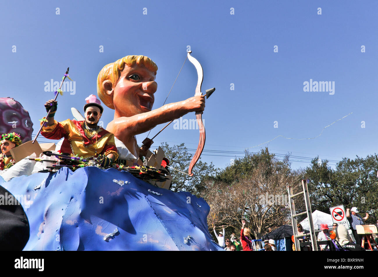 Facing frontal front low view hi-res stock photography and images - Alamy