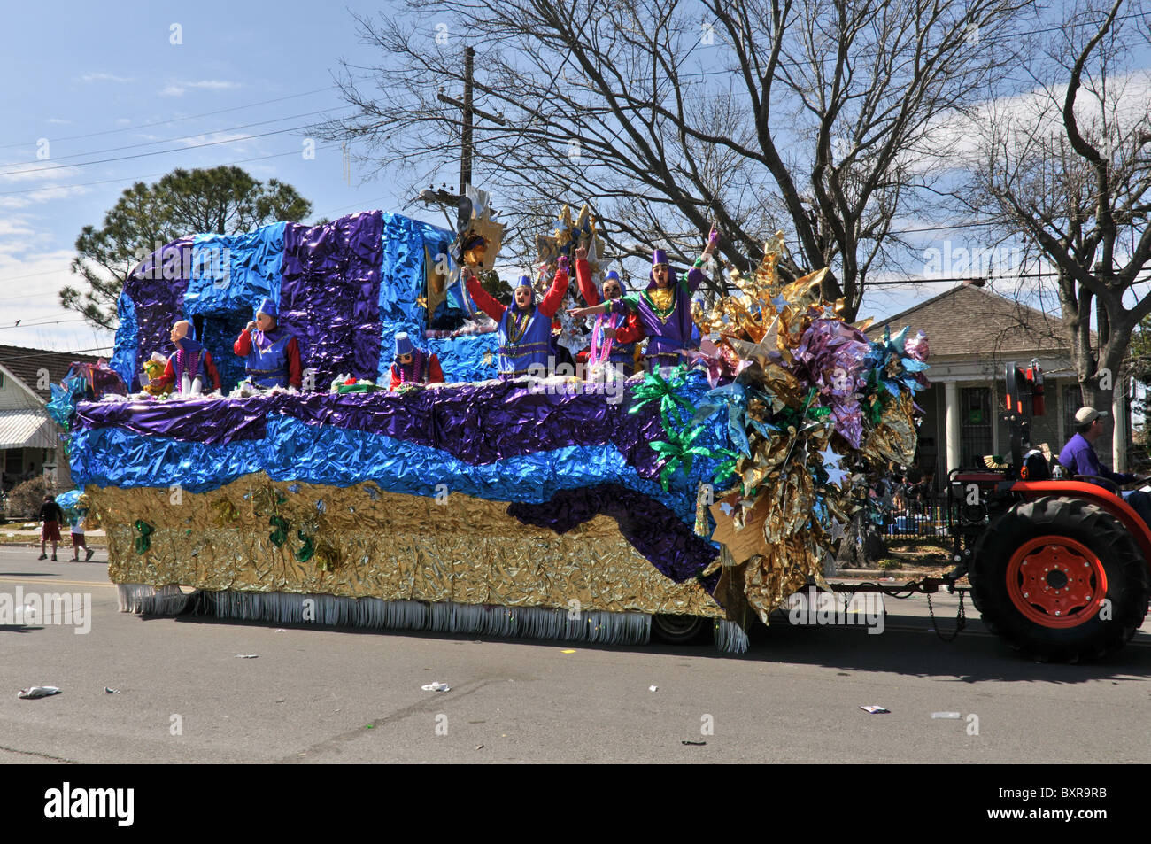 City parades hi-res stock photography and images - Alamy