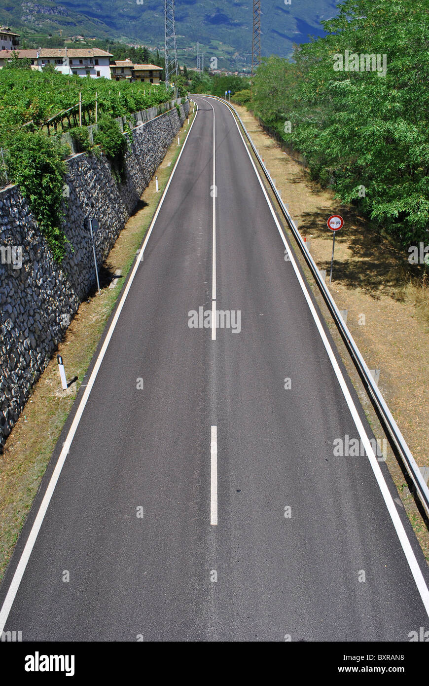 Dual carriageway hi-res stock photography and images - Alamy
