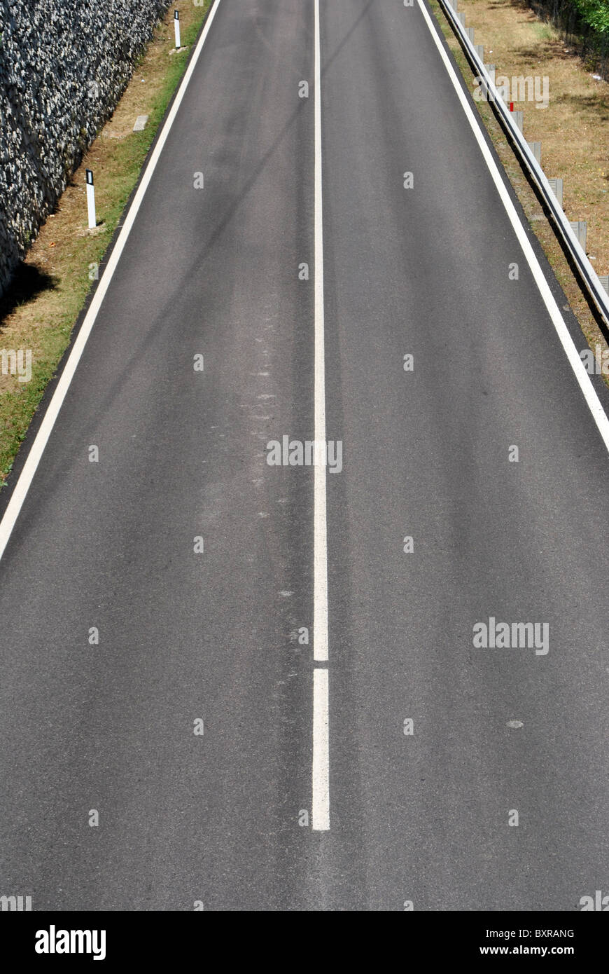 dual carriageway with white stripes and black asphalt Stock Photo - Alamy