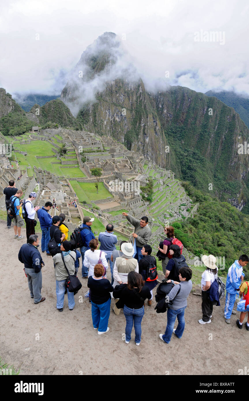 Machu picchu tourists crowd hi-res stock photography and images - Alamy
