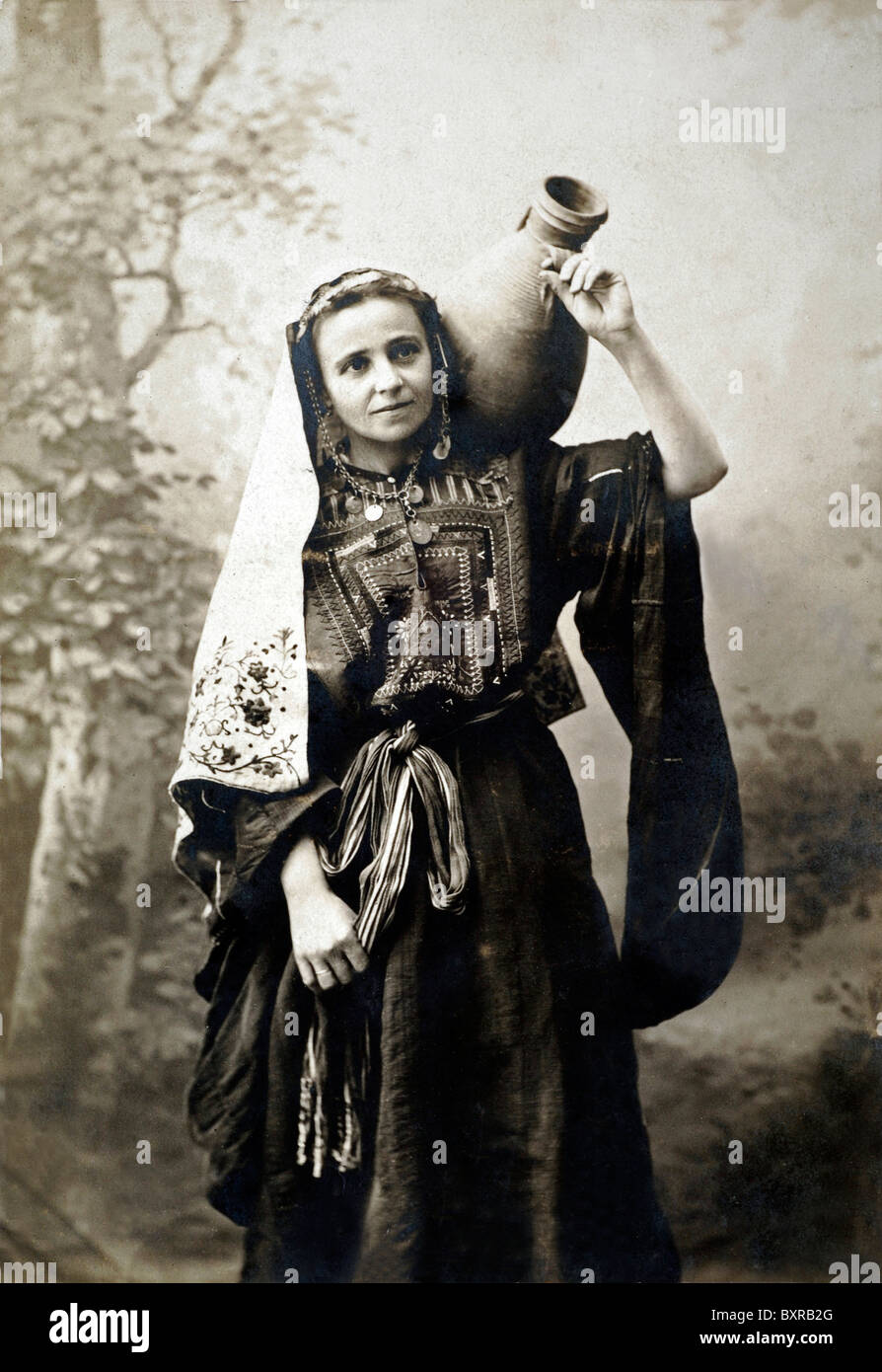 Palestine costume hi-res stock photography and images - Alamy