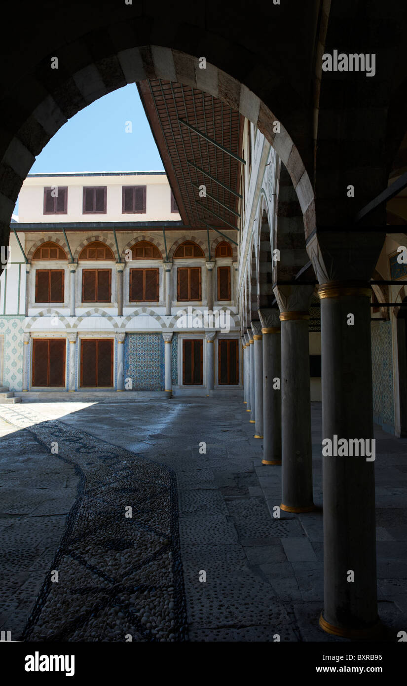 Courtyard within topkapi palace hi-res stock photography and images - Alamy