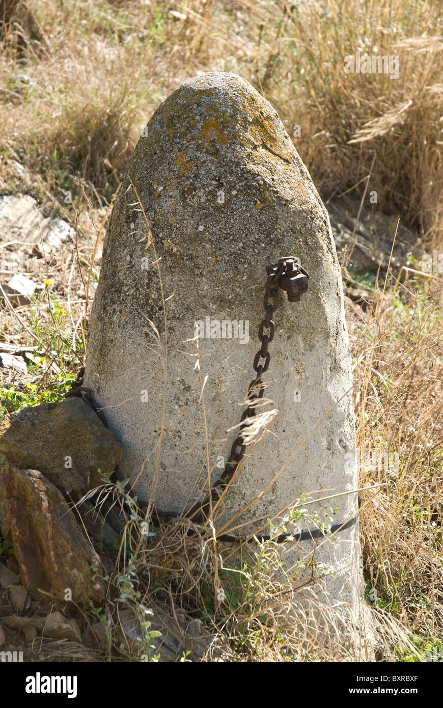 Boundary marker post hi-res stock photography and images - Alamy