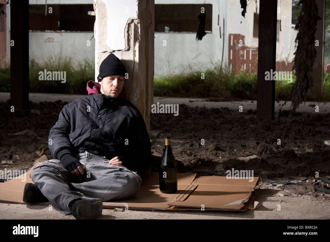 Slum drunk hi-res stock photography and images - Alamy