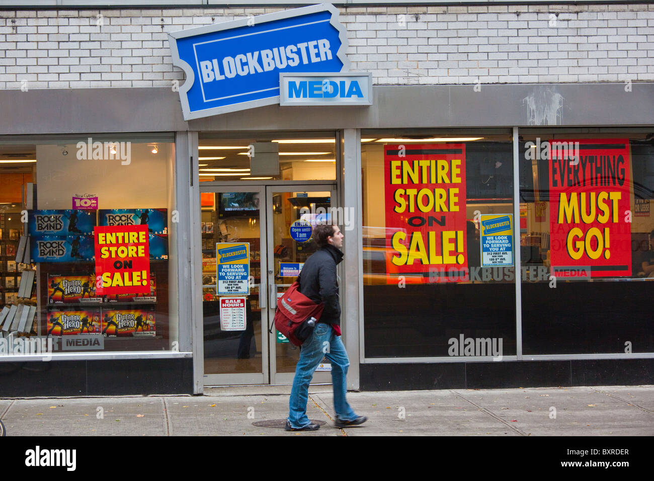 Blockbuster Store Closing Stock Photos & Blockbuster Store Closing ...