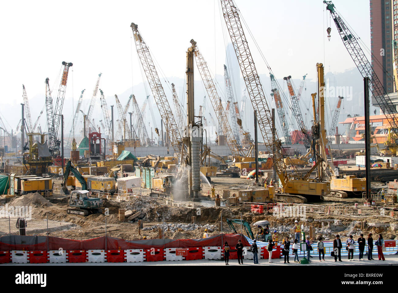 China construction cranes hi-res stock photography and images - Alamy