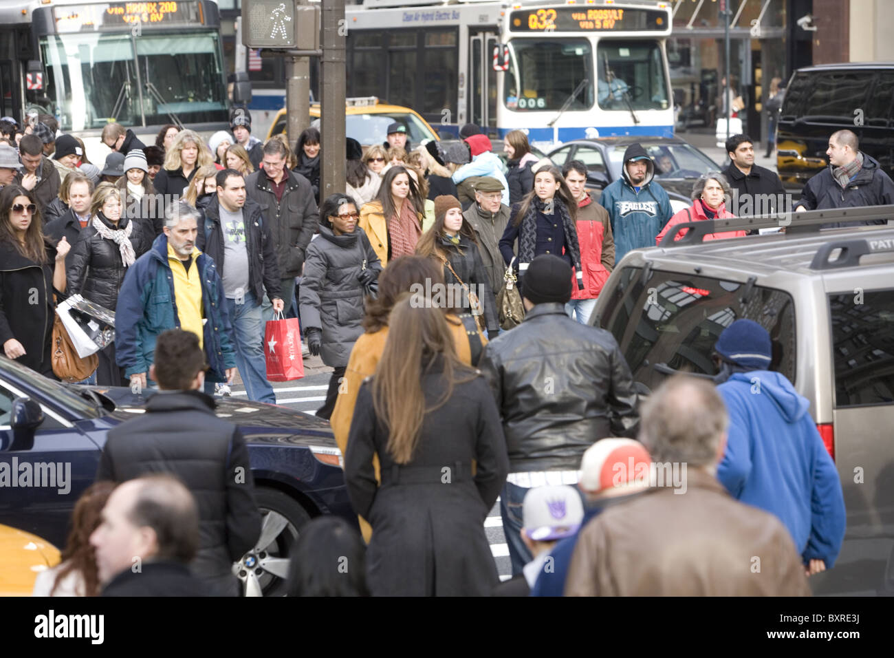 Corner 42nd street 5th hi-res stock photography and images - Alamy