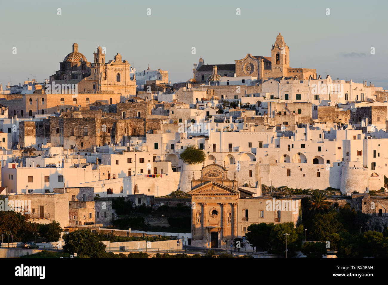 White buildings ostuni puglia italy hi-res stock photography and images ...