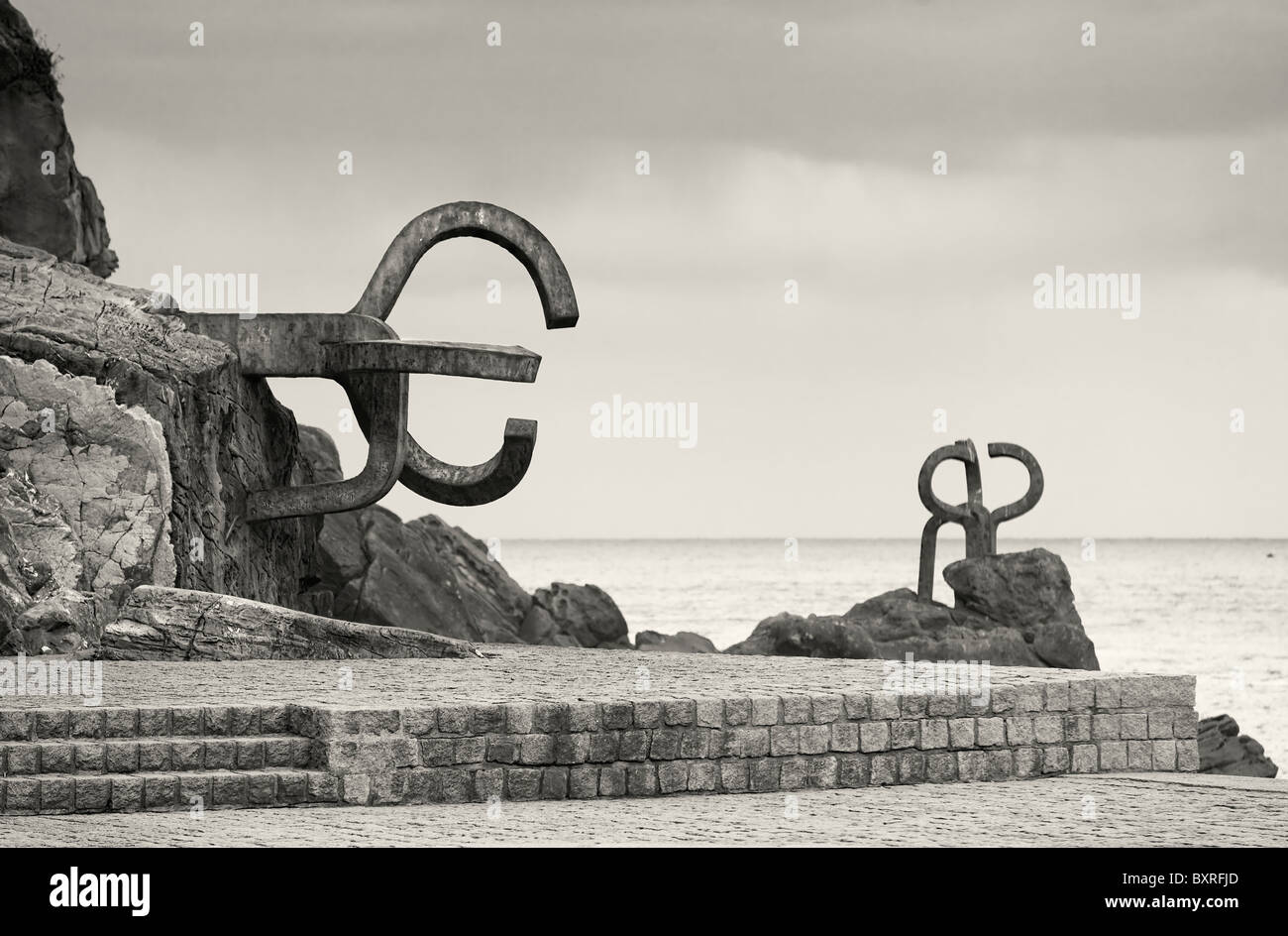 El Peine de los Vientos (sculpted work of basque artist Eduardo ...