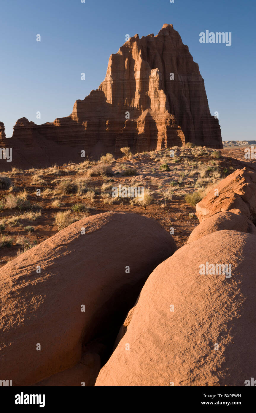 The red sandstone monolith "Temple of the Sun", Capitol Reef National ...