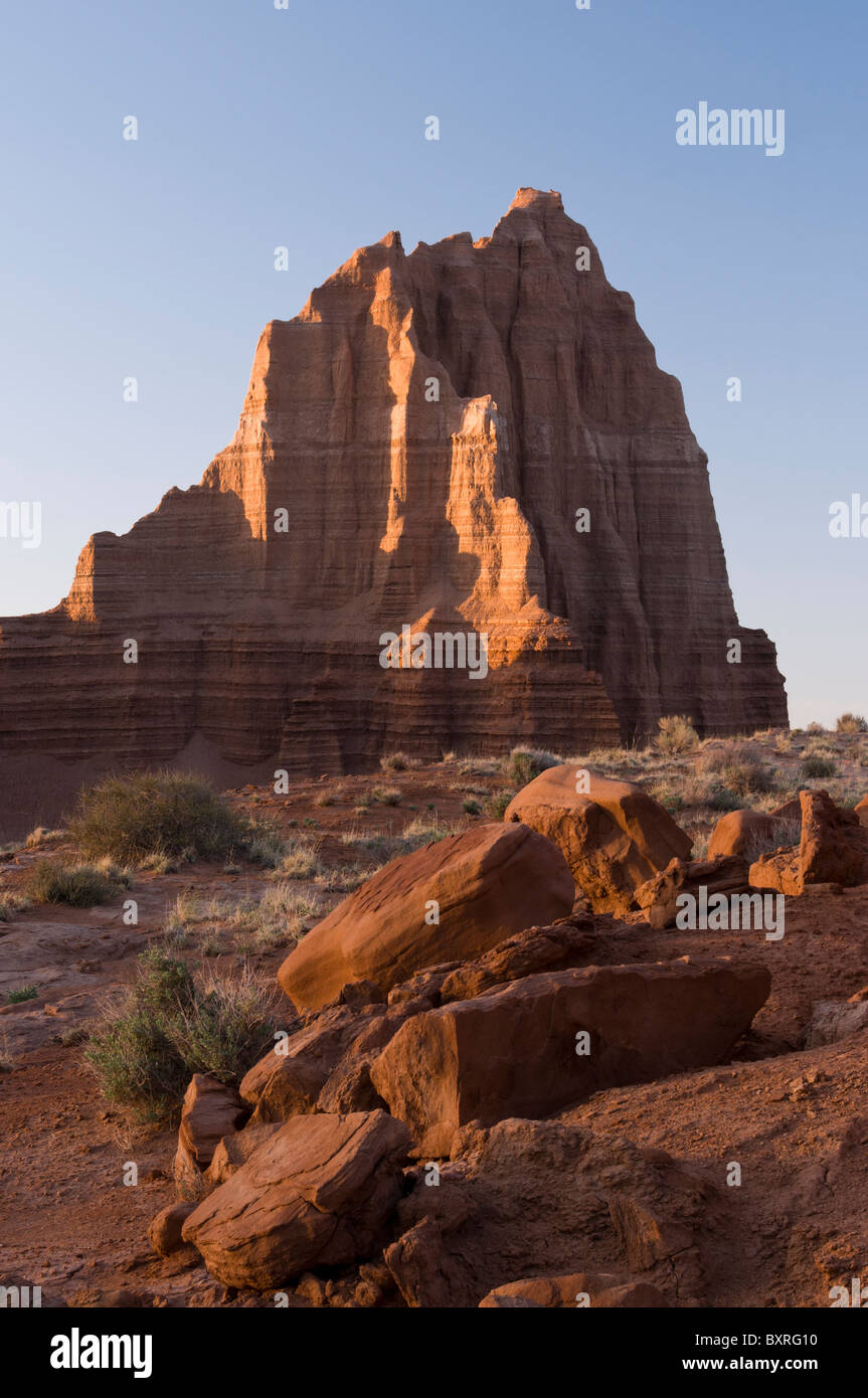 The red sandstone monolith "Temple of the Sun", Capitol Reef National ...