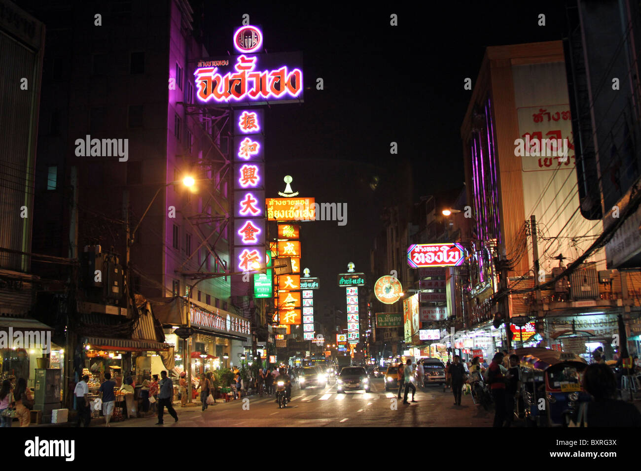 Bangkok chinatown signs hi-res stock photography and images - Alamy