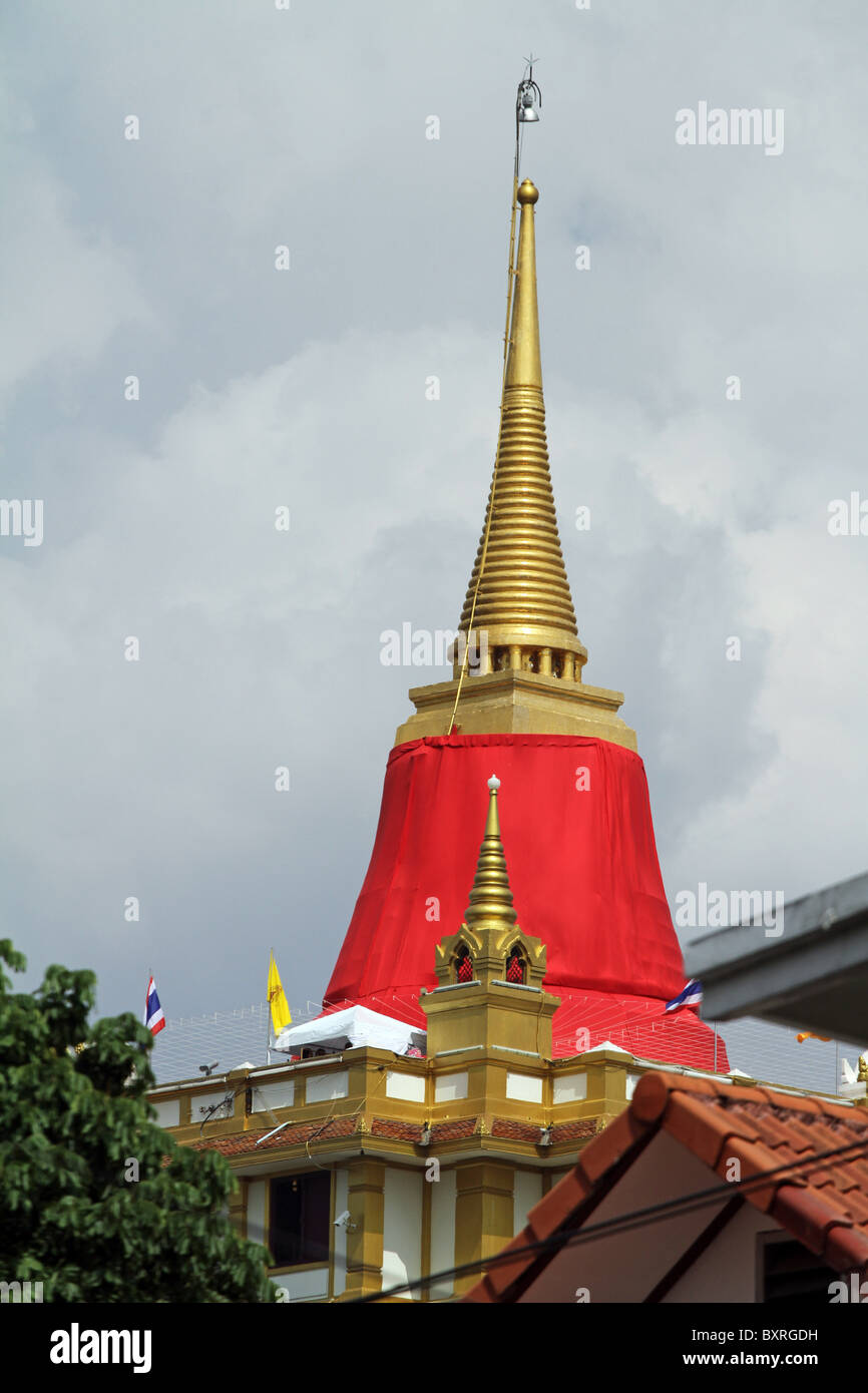 Wat Saket Temple, the Golden Mount in Bangkok, Thailand Stock Photo - Alamy