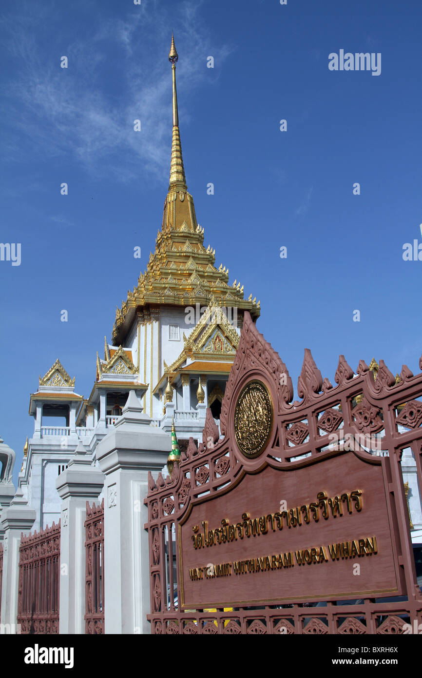Wat Traimit, the Temple of the Golden Buddha in Bangkok, Thailand Stock ...