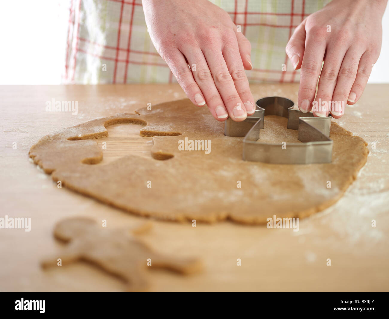 Cutting shapes hi-res stock photography and images - Alamy