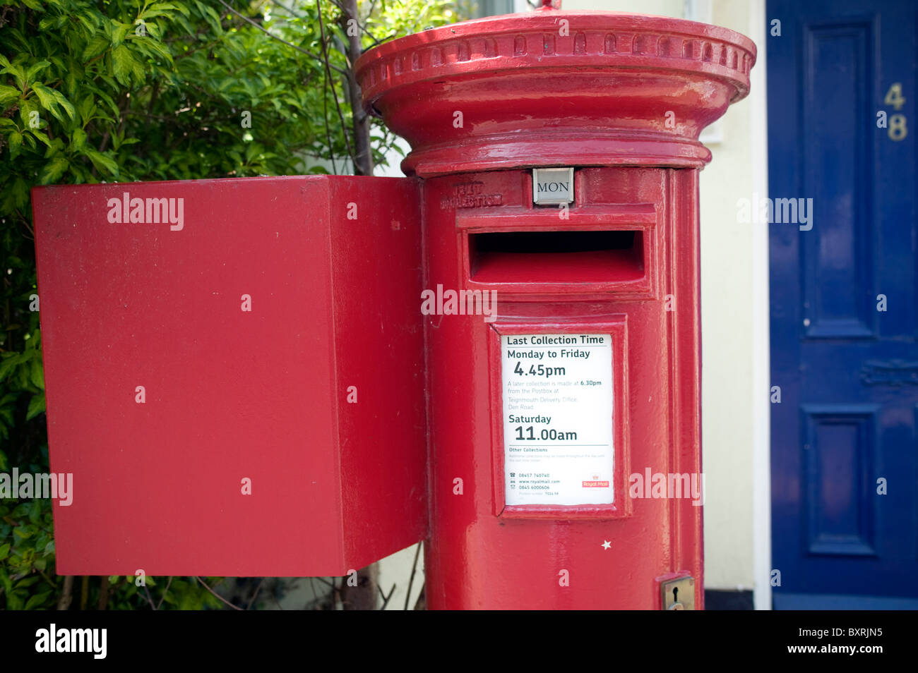 English postbox england hi-res stock photography and images - Alamy