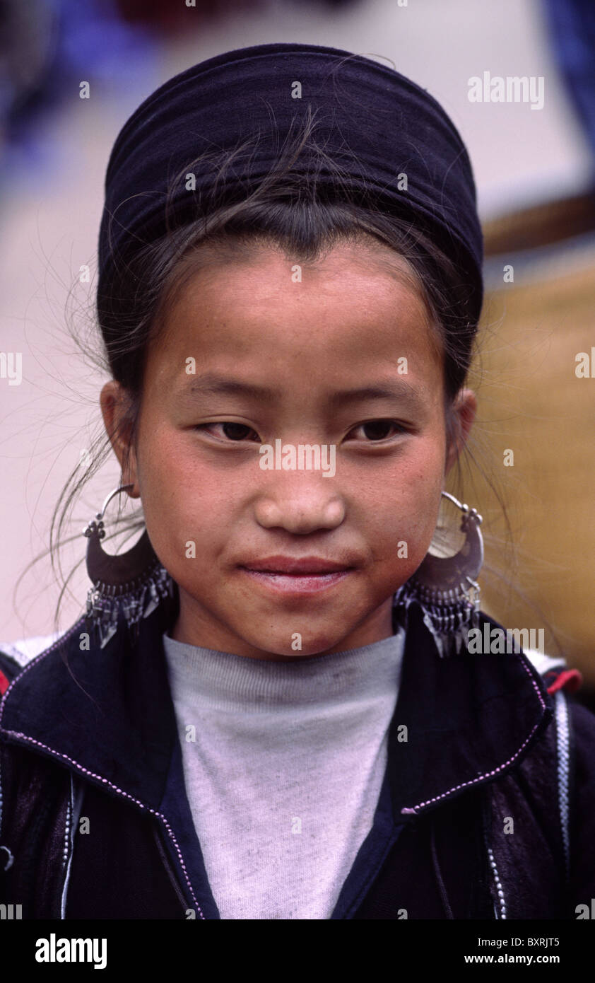 Black Hmong girl. Sapa, Lao Cai Province, Northern Vietnam Stock Photo ...