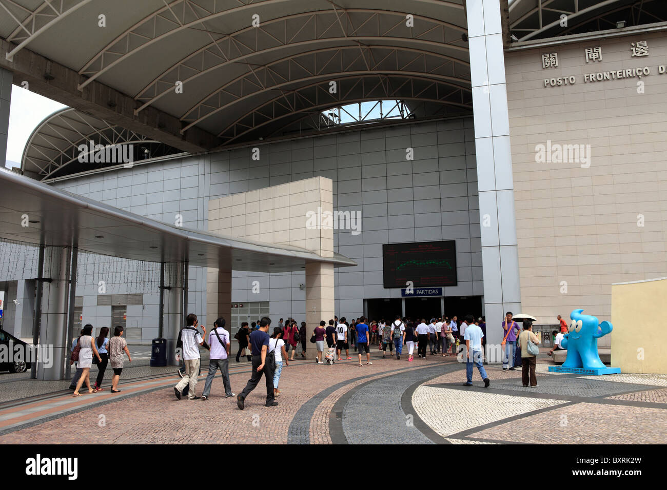 Thousands of people pass over the Macau/Chinese border, on a daily ...