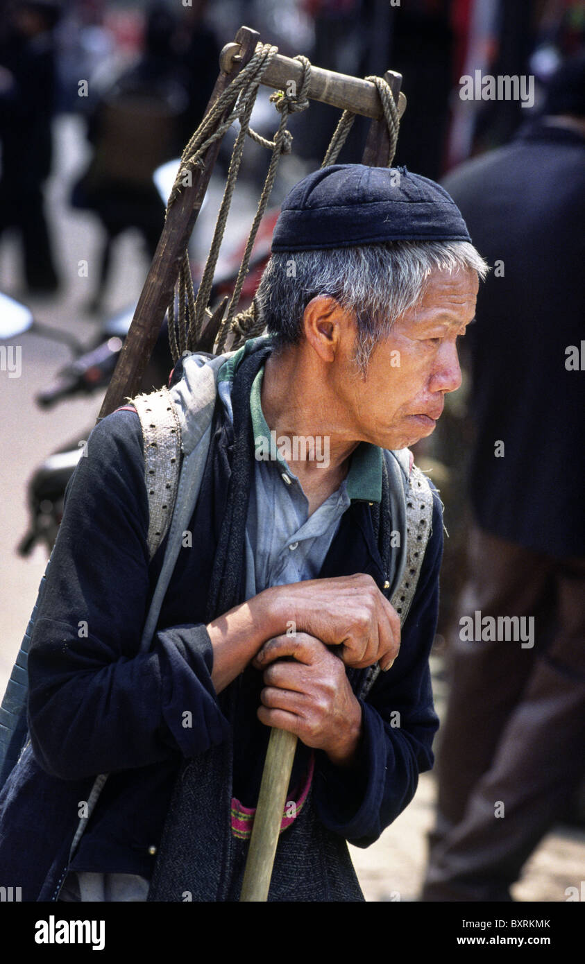 Hmong old man hi-res stock photography and images - Alamy