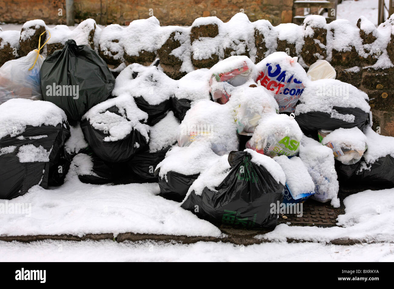 Waste bin piled high hi-res stock photography and images - Alamy