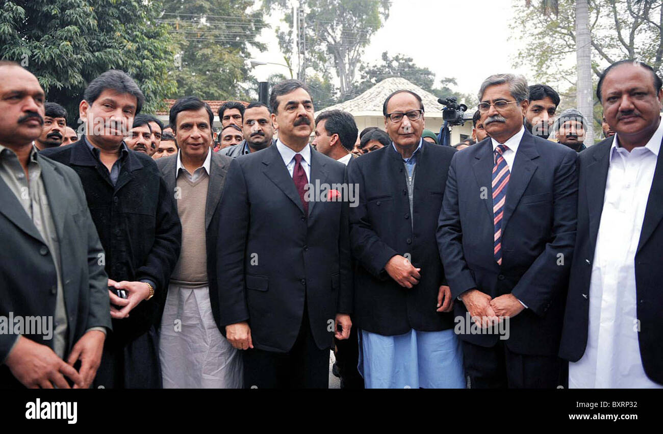 Group photo of Prime Minister, Syed Yousuf Raza Gilani with Muslim ...