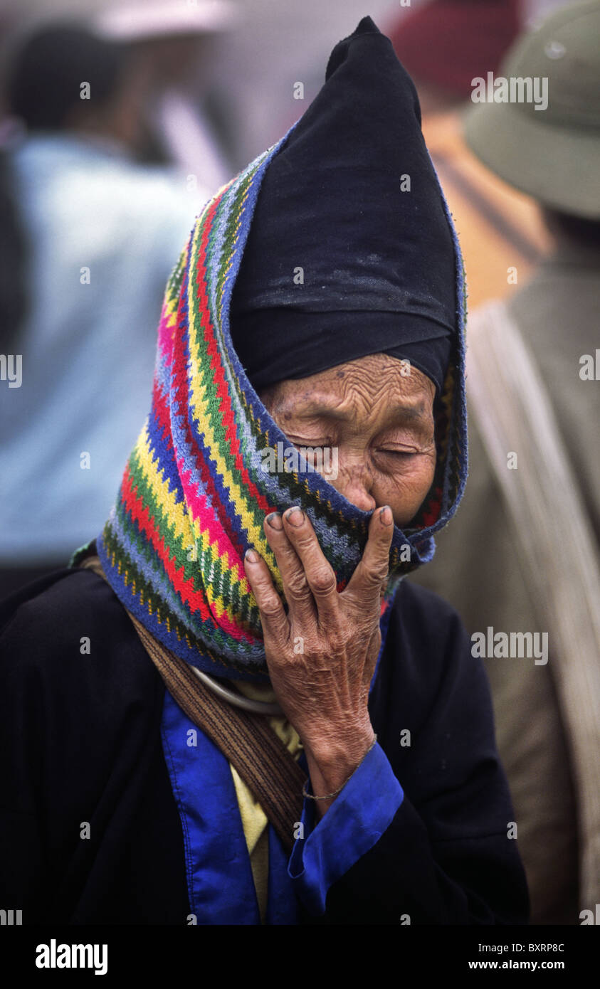 Hmong old man hi-res stock photography and images - Alamy