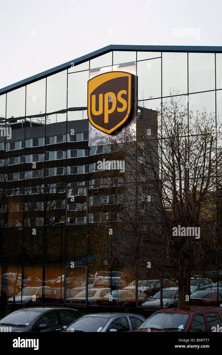 Fedex ups hi-res stock photography and images - Alamy