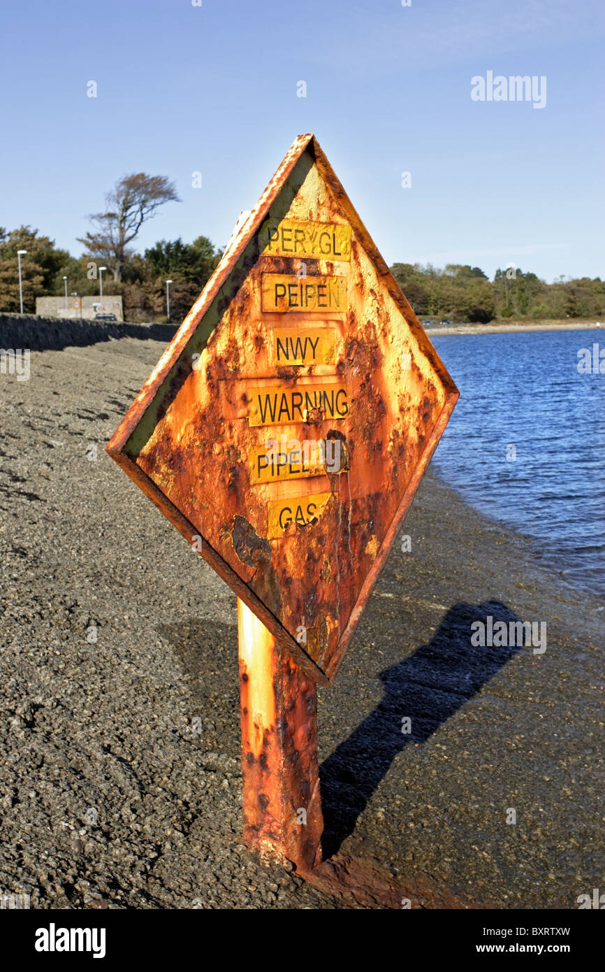 Gas pipeline warning sign hi-res stock photography and images - Alamy