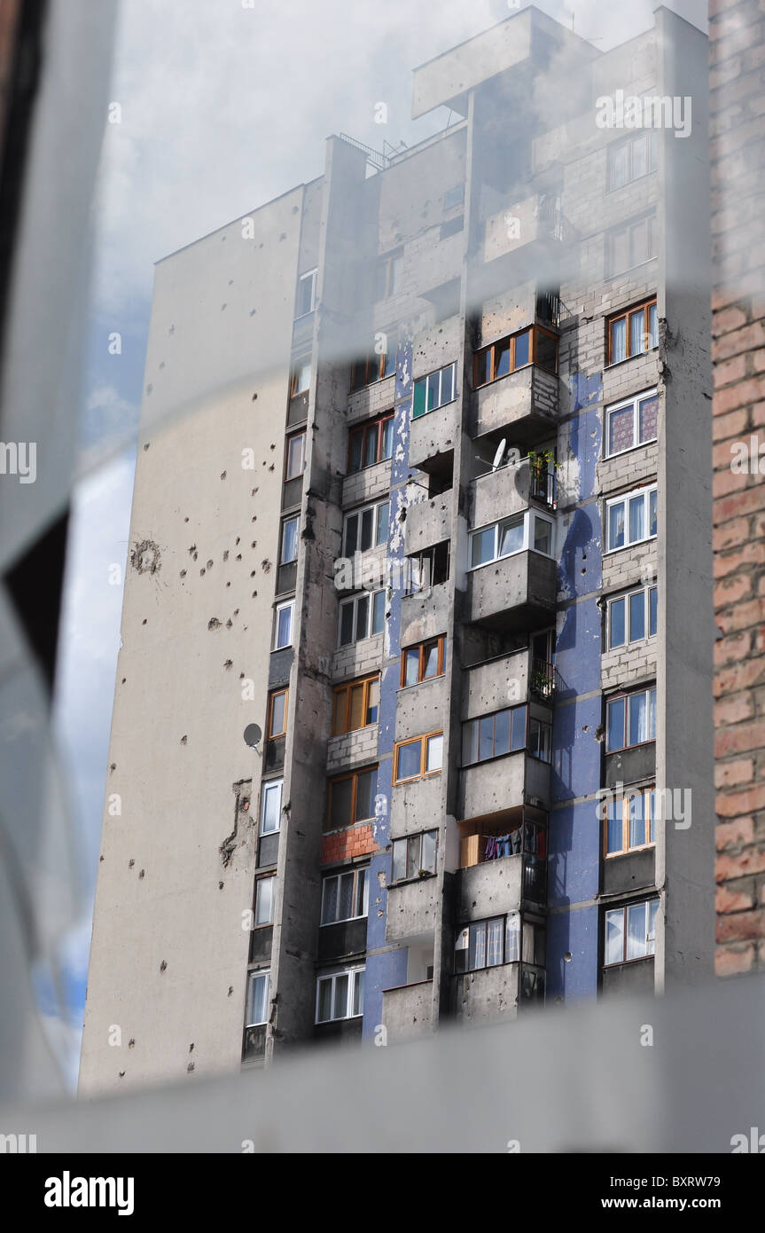 Damaged buildings after war Stock Photo - Alamy