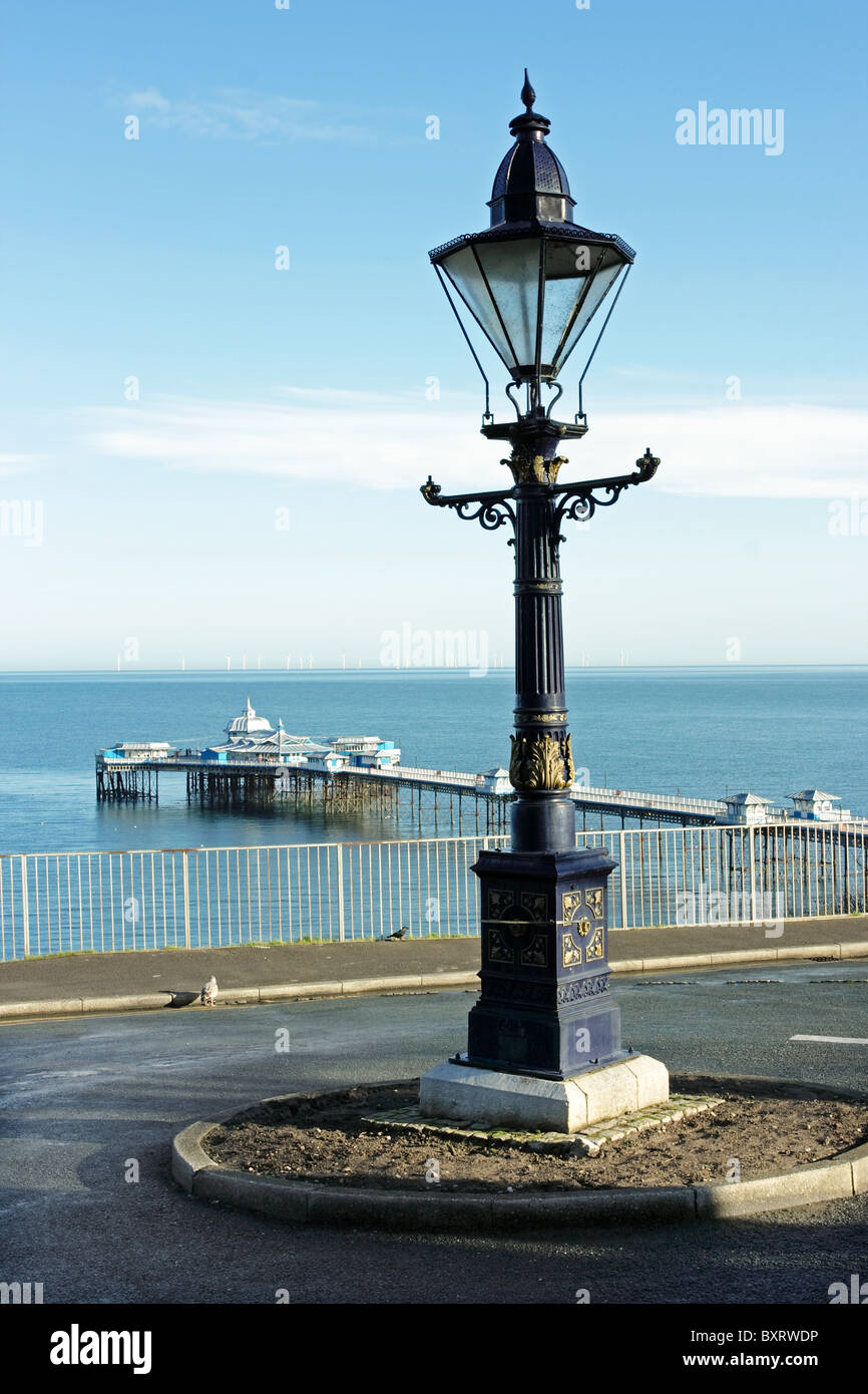 Victorian lamp post hi-res stock photography and images - Alamy
