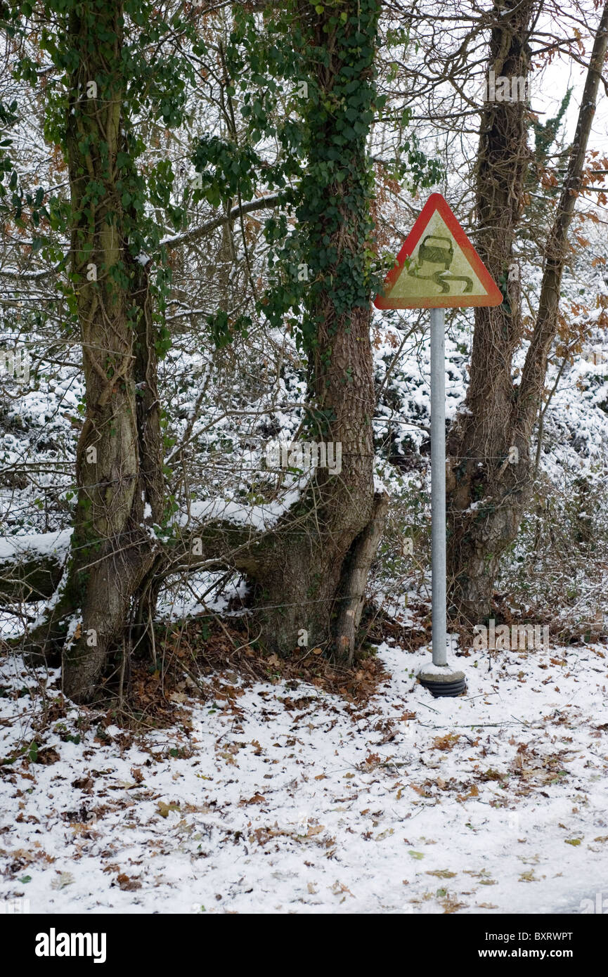 Warning slippery conditions sign hi-res stock photography and images ...